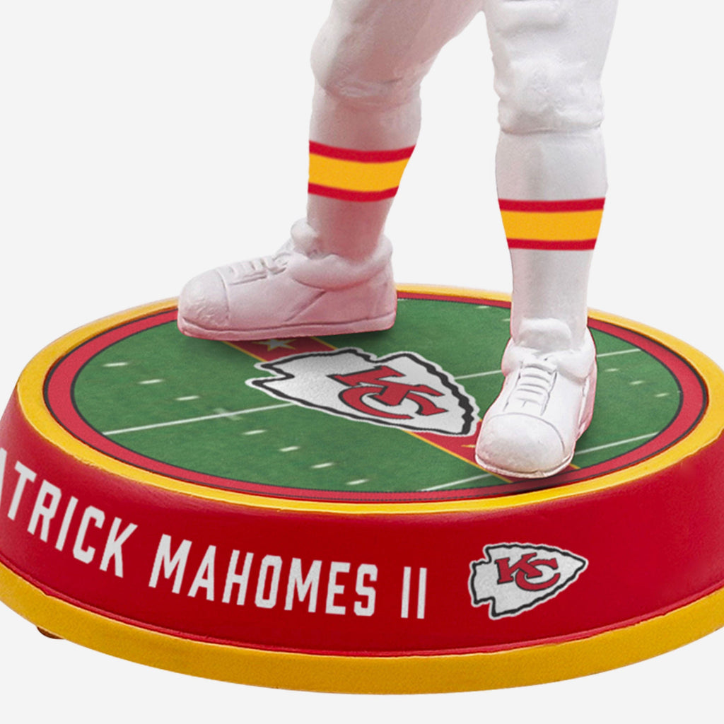 Patrick Mahomes Kansas City Chiefs Field Stripe Bighead Bobblehead FOCO